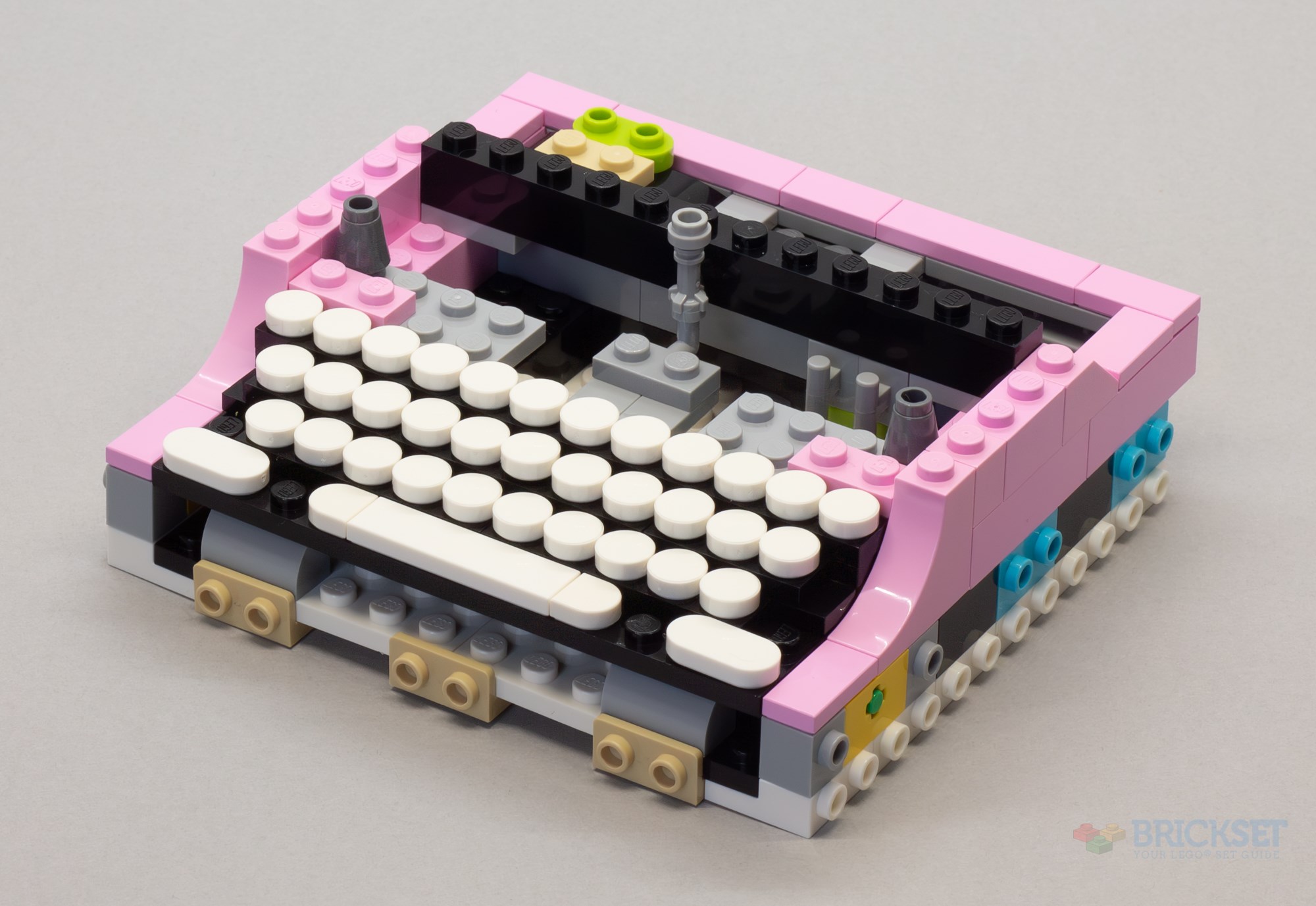 LEGO Creator 31169 Typewriter with Flowers review | Brickset